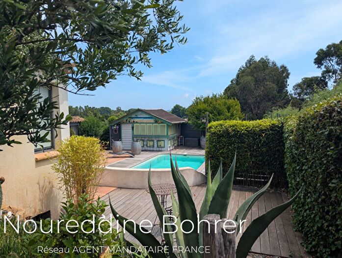 Maison à vendre - Grimaud - 7 pièces - 5 chambres