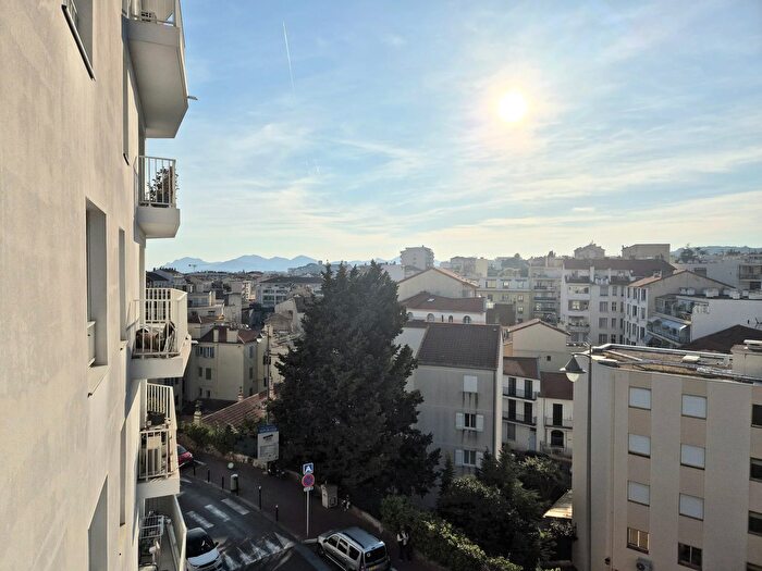 Cannes, Californie Pezou : Appartement 5 pièces à vendre