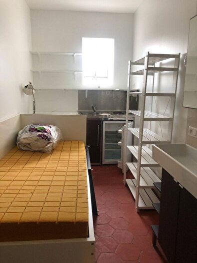 Appartement à louer - Notre Dame, Versailles - 1 pièce