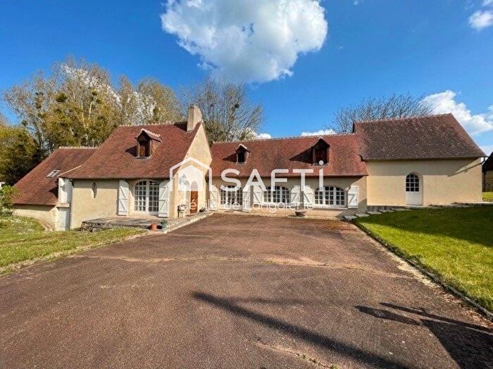 Maison 7 pièces à Azay-le-Ferron, à vendre