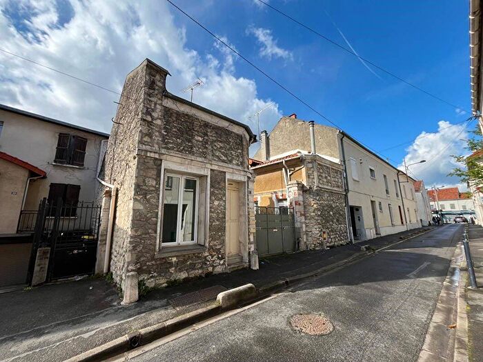 Centre Ville-Coteaux, Champigny-sur-Marne : Maison 2 pièces à louer