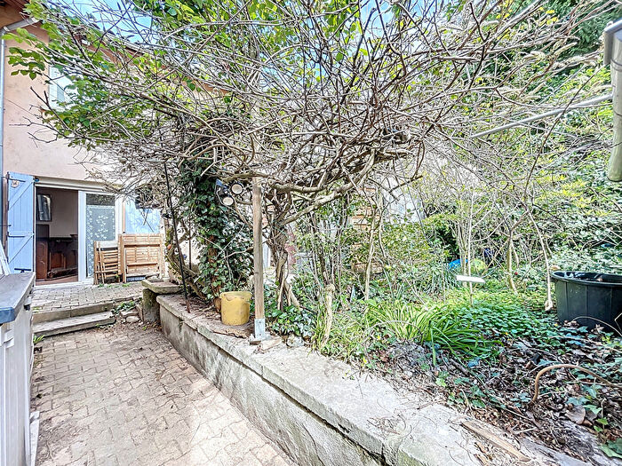 Maison à vendre - Neuville-sur-Saône - 5 pièces - 3 chambres