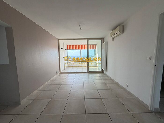 Appartement à louer - Marseille ème arrondissement - 4 pièces - 2 chambres