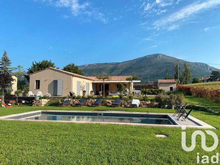 Maison à vendre - La Roque-Esclapon - 5 pièces - 3 chambres