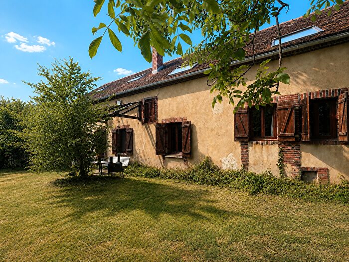 Maison 9 pièces à Les Bordes, à vendre