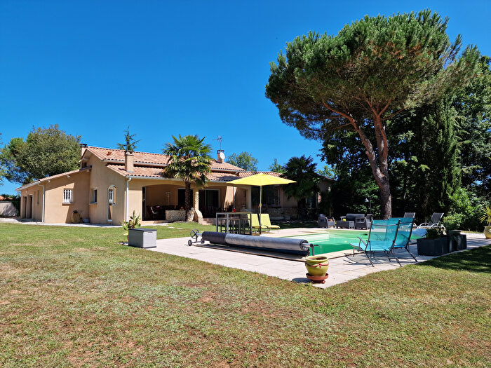Marsac-sur-l'Isle : Maison 5 pièces à vendre