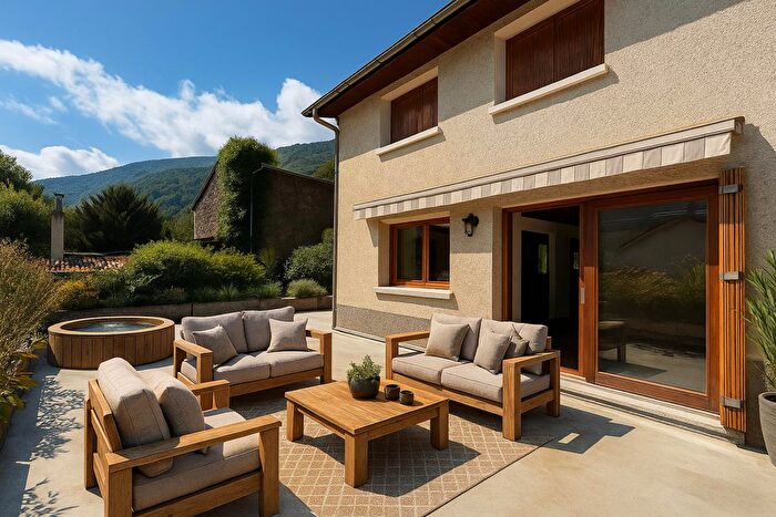 Appartement à vendre - Bagnères-de-Luchon - 4 pièces - 3 chambres