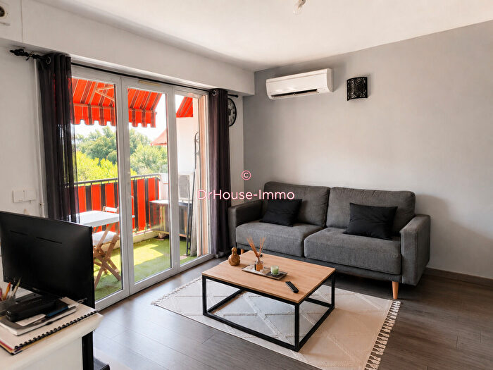 Cagnes-sur-Mer, Le Val Fleuri : Appartement 2 pièces à vendre