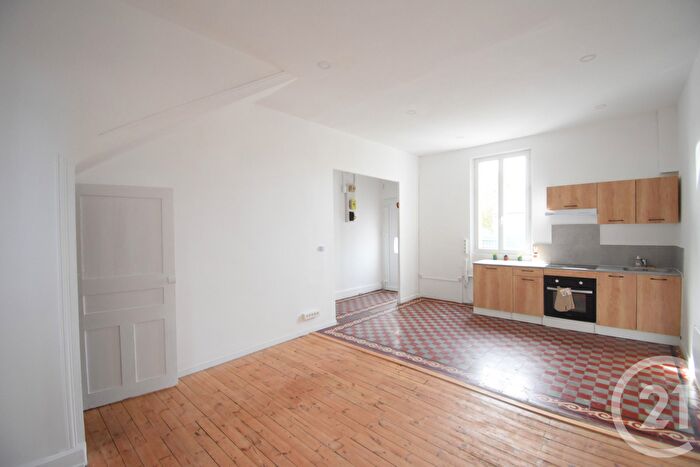 Maison 3 pièces à Saint-Yorre, à louer