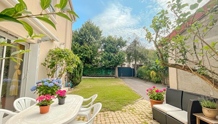 Maison 7 pièces à Suresnes, Liberté, à vendre
