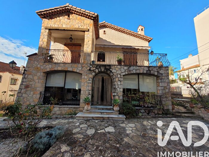 Maison à vendre - Antibes, Antibes-les-Pins, Trianon, Le Fournel, Peyregoue - 4 pièces - 3 chambres