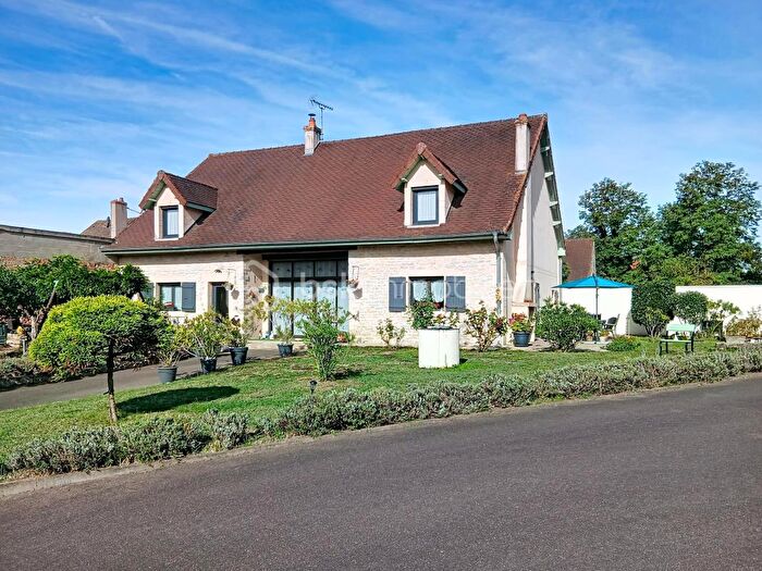 Maison 8 pièces à Seurre, à vendre