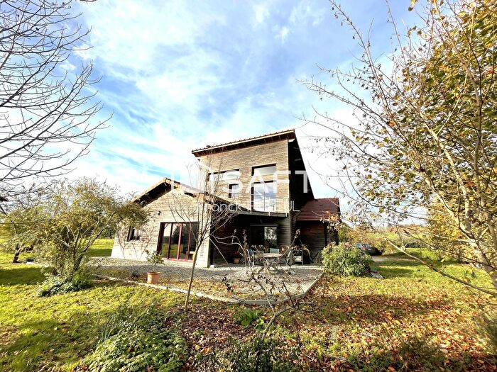 Maison à vendre - Saint-Yrieix-la-Perche - 5 pièces - 4 chambres