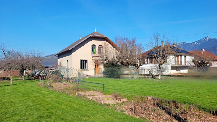 Maison à vendre - Entre-deux-Guiers - 7 pièces - 5 chambres