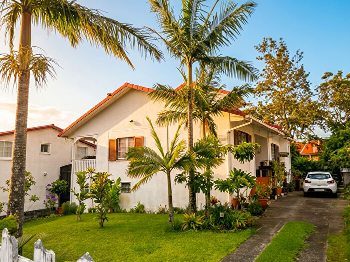 Maison à vendre - Le Tampon, Onzième, Douzième - 7 pièces - 5 chambres