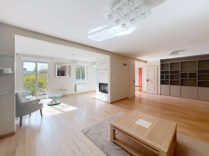 Maison à vendre - Ormes - 9 pièces - 5 chambres