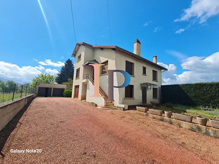 Maison à vendre - Pouilly-sous-Charlieu - 7 pièces - 5 chambres