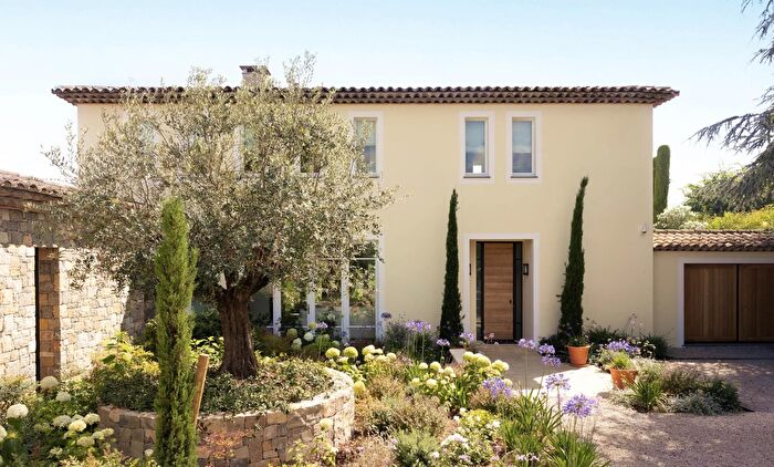 Maison à louer - Mandelieu-la-Napoule, Minelle - 8 pièces - 4 chambres