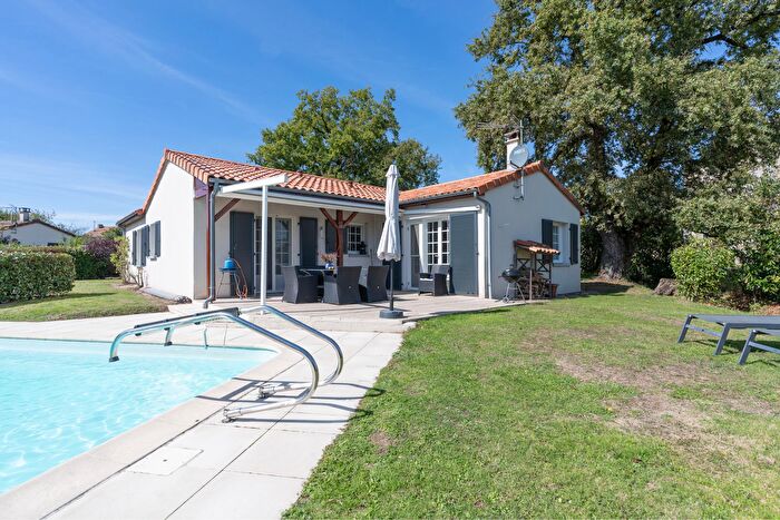 Maison à vendre - Vasles - 4 pièces - 3 chambres