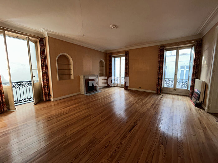 Appartement à vendre - Pau, Centre-ville - 5 pièces - 2 chambres