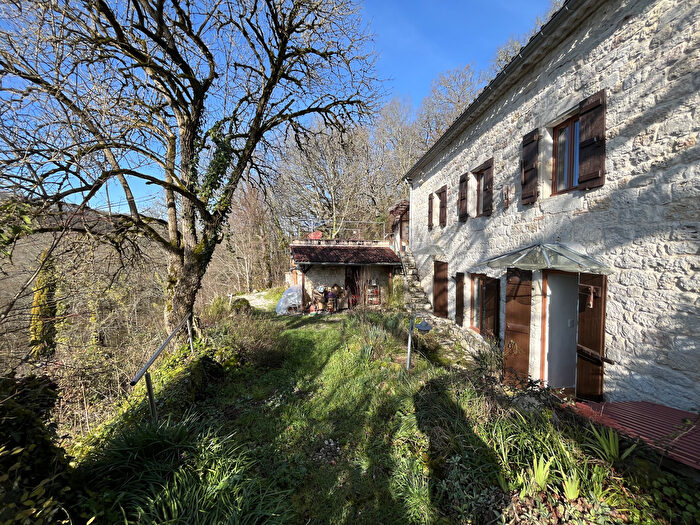Maison à vendre - Montaigu-de-Quercy - 9 pièces - 6 chambres