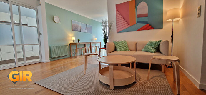 Appartement à louer - Quartiers Centre, Colombier - 1 pièce - 1 chambre