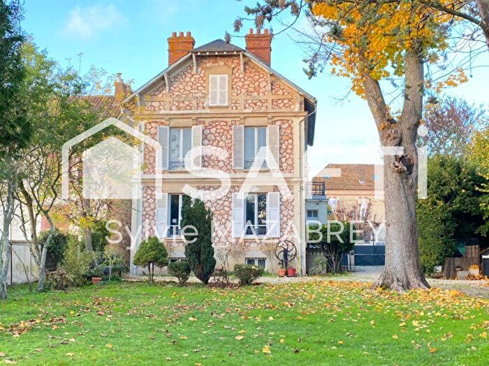 Maison 11 pièces à vendre à Longueville