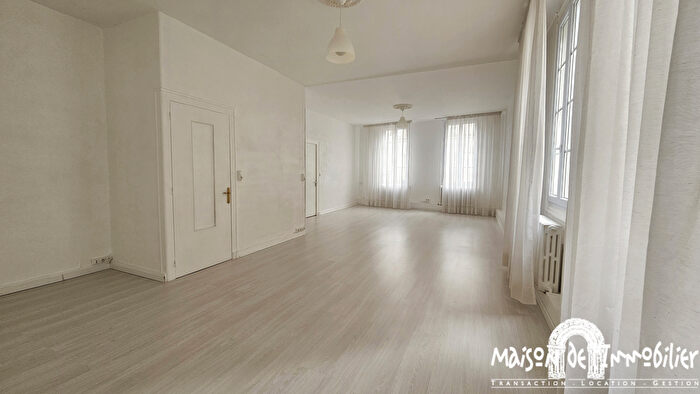 Appartement à louer - Cognac, Centre-ville, Gare - 6 pièces - 4 chambres