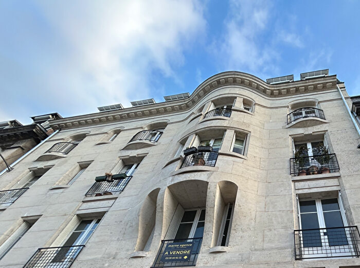 Appartement à vendre - Reims, Centre-ville - 6 pièces - 4 chambres