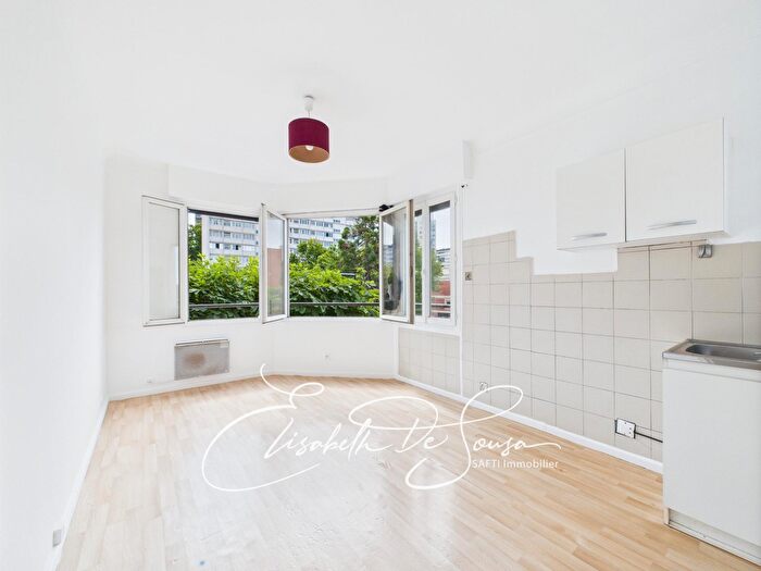 Appartement à vendre - Ivry-sur-Seine, Petit Ivry - 2 pièces - 1 chambre