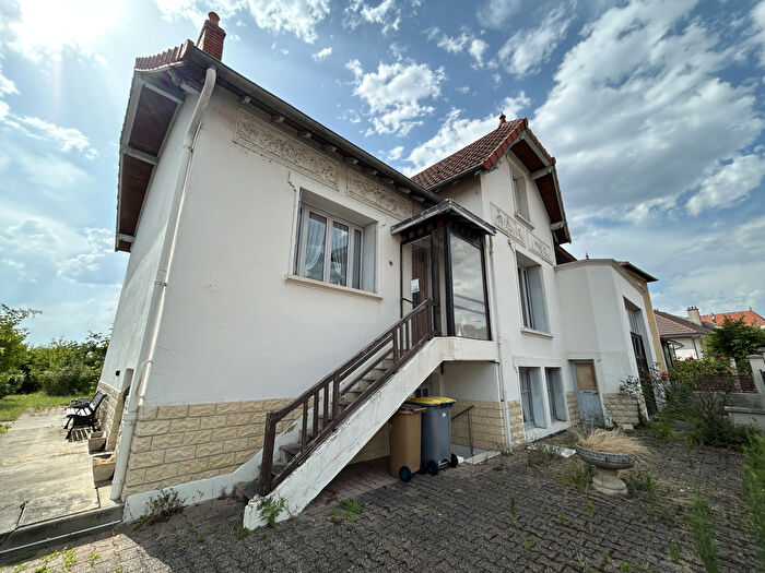 Maison à vendre - Abrest - 6 pièces - 5 chambres