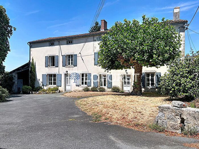 Neuvy-Bouin - Maison 10 pièces à vendre