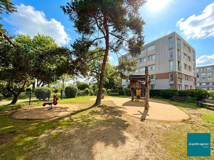 Appartement à vendre - Saint-Cyr-lécole - 4 pièces - 3 chambres