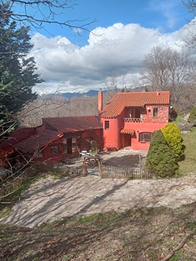 Maison à vendre - Saint-Laurent-de-Cerdans - 9 pièces - 6 chambres