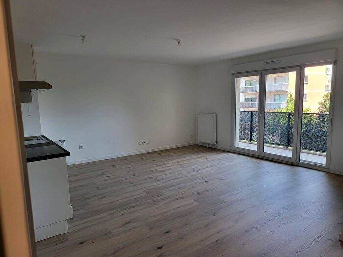 Appartement à louer - Petit Dammarie-Croix Saint Jacques, Dammarie-les-Lys - 3 pièces - 2 chambres