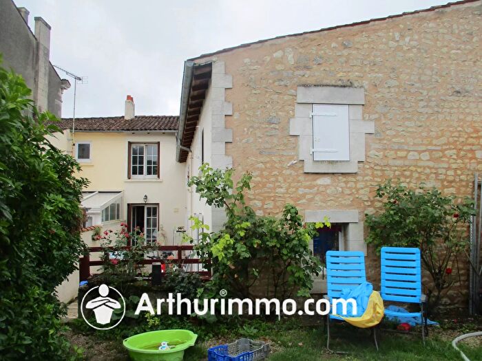 Maison à vendre - Saint-Jean-dAngély - 8 pièces - 6 chambres