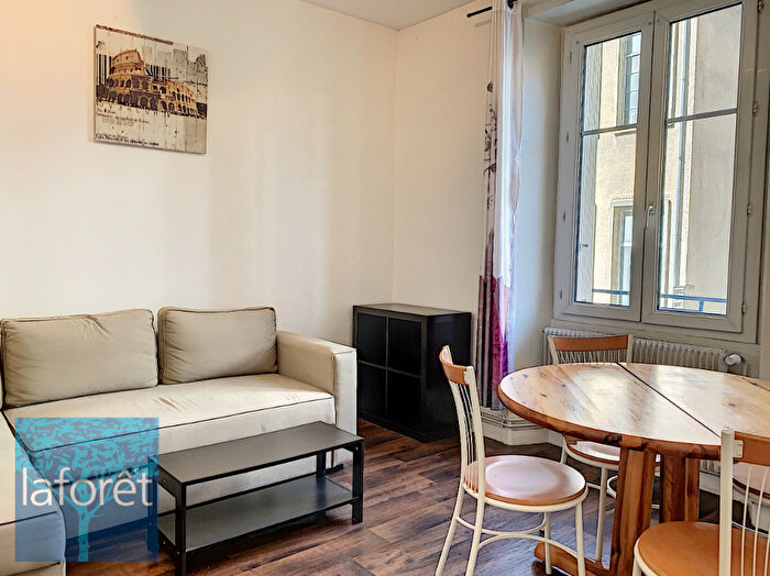 Appartement à louer - Quartiers Centre, Colombier - 2 pièces - 1 chambre