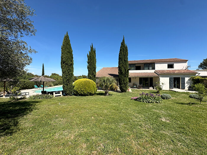 Maison 12 pièces à Collias, à vendre