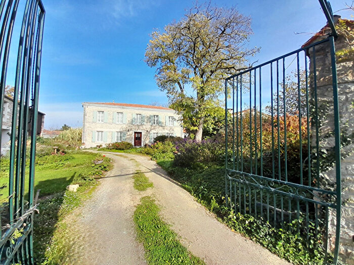 Maison à vendre - Le Thou - 8 pièces - 5 chambres