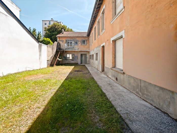 Maison 8 pièces à Tarbes, Centre-ville, à vendre