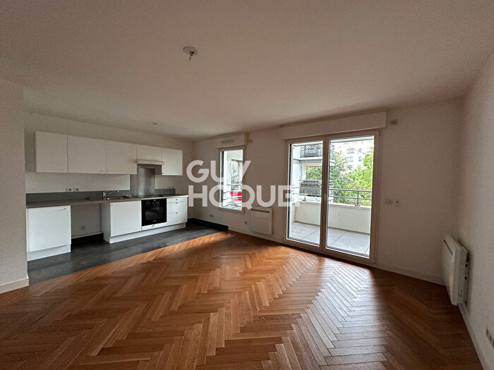 Appartement 3 pièces à louer à Courbevoie, Hôtel de ville
