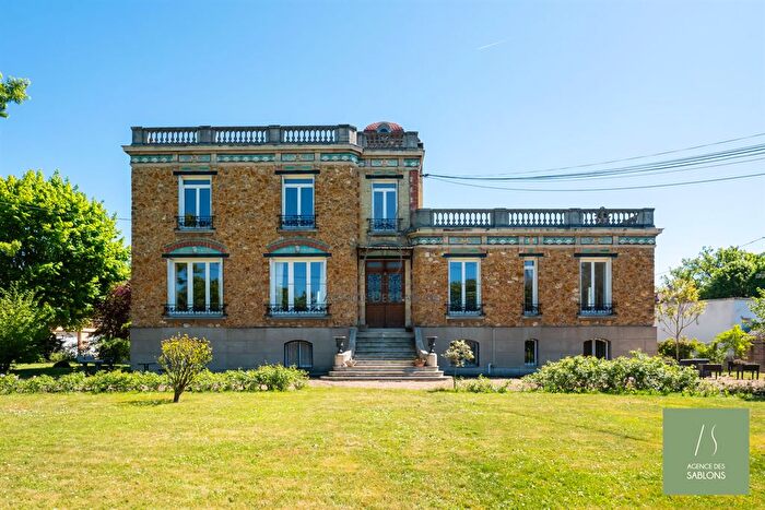Maison 12 pièces à Le Vésinet, Coeur de Ville, à vendre