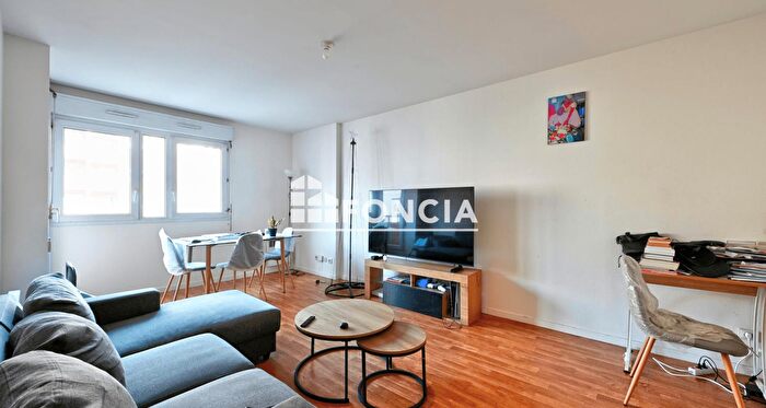 Cergy, Axe Majeur, Horloge : Appartement 2 pièces à vendre