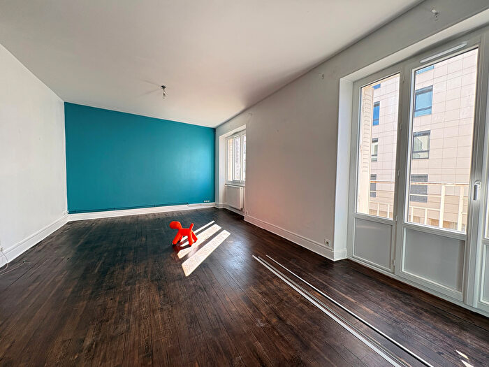 Appartement à louer - Clermont-Ferrand, Vallières, Sallins, Poncillon - 3 pièces - 2 chambres