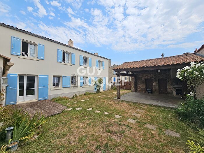 Saint-Martin-des-Fontaines - Maison 14 pièces à vendre