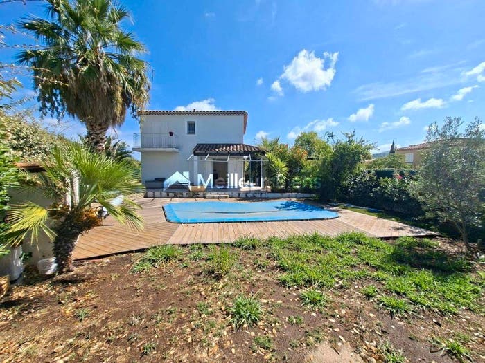 Saint-Cyr-sur-Mer : Maison 5 pièces à louer