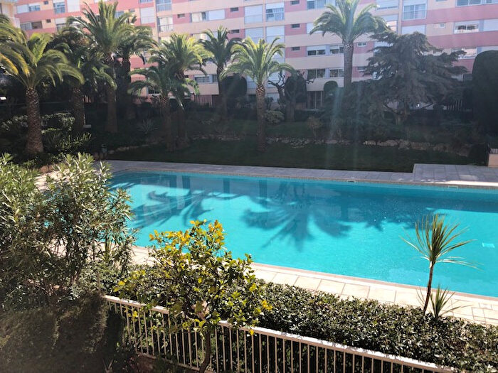 Appartement à louer - Vallauris, Les Mauruches - 4 pièces - 3 chambres