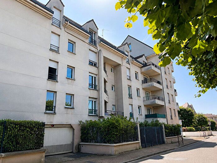 Les Capucines, Poissy : Appartement 1 pièce à louer