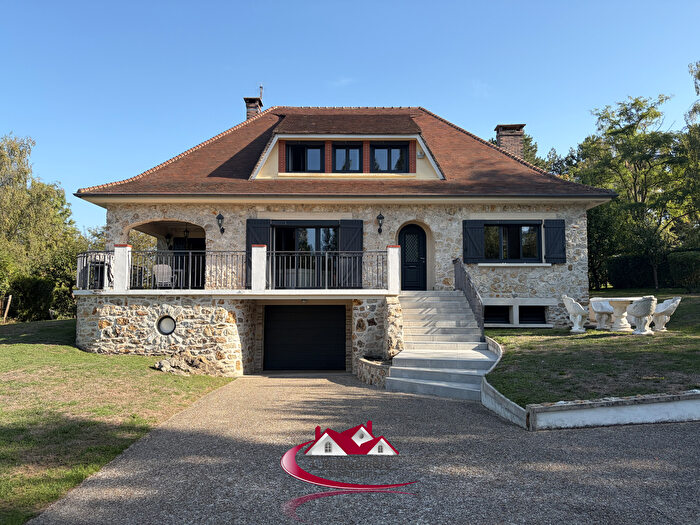 Condé-sur-Vesgre : Maison 5 pièces à vendre