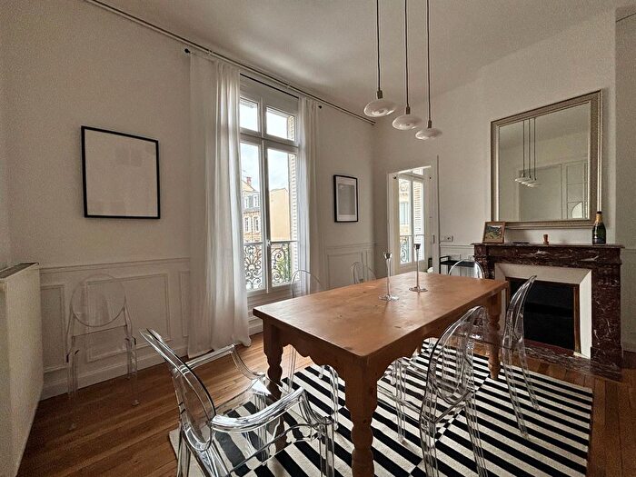 Appartement à louer - Reims, Centre-ville - 3 pièces - 2 chambres